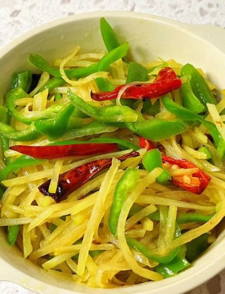 青椒土豆丝怎么炒好吃_青椒土豆丝图片大全-第1张图片-山城妙识
