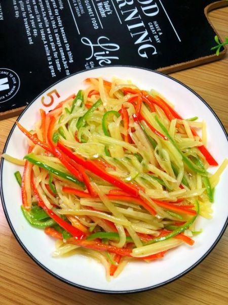 青椒土豆丝怎么炒好吃_青椒土豆丝图片大全-第2张图片-山城妙识