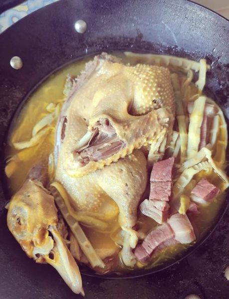 笋干火腿老鸭煲怎么做_老鸭煲笋干火腿先放哪个-第1张图片-山城妙识