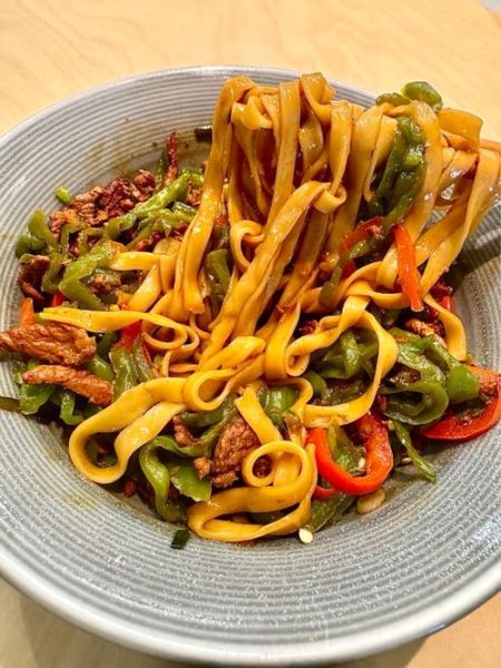 青椒炒肉怎么做_青椒炒肉捞面做法-第1张图片-山城妙识 青椒炒肉怎么做_青椒炒肉捞面做法-第1张图片-山城妙识