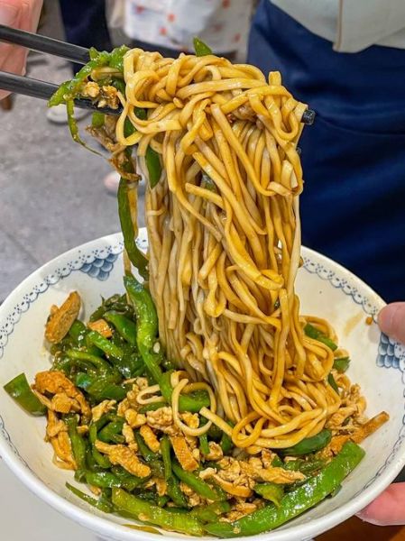 青椒炒肉怎么做_青椒炒肉捞面做法-第2张图片-山城妙识 青椒炒肉怎么做_青椒炒肉捞面做法-第2张图片-山城妙识