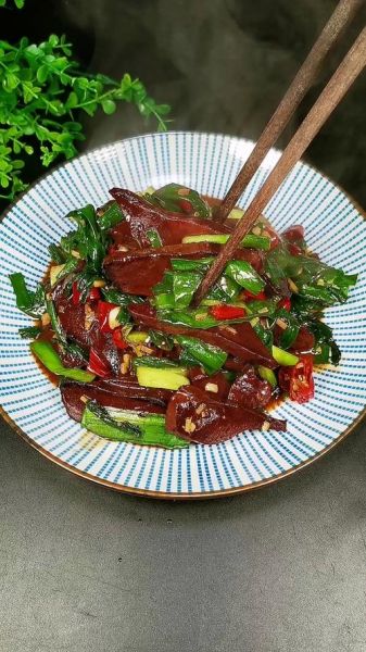 猪血炒韭菜怎么做_猪血炒韭菜的家常做法-第2张图片-山城妙识 猪血炒韭菜怎么做_猪血炒韭菜的家常做法-第2张图片-山城妙识