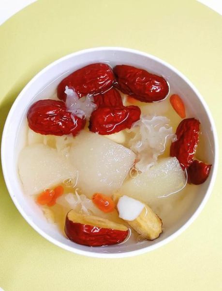 银耳炖雪梨的正确做法_润肺止咳怎么做-第1张图片-山城妙识