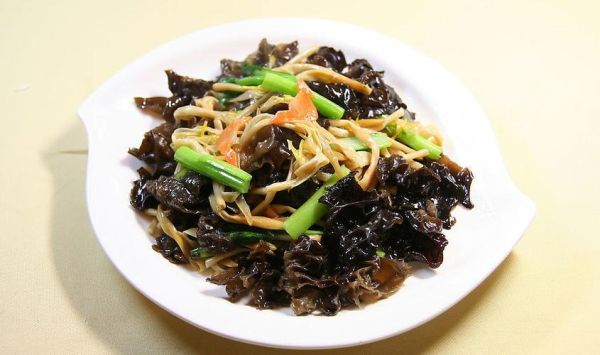 黄花菜炒木耳怎么做_黄花菜炒木耳要焯水吗-第2张图片-山城妙识 黄花菜炒木耳怎么做_黄花菜炒木耳要焯水吗-第2张图片-山城妙识