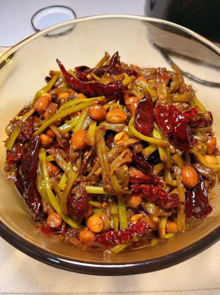 蒜苔花生米怎么腌制好吃_蒜苔花生米腌制方法-第2张图片-山城妙识