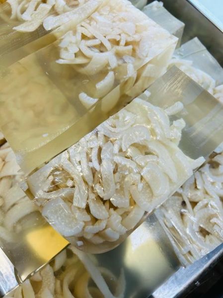 水晶肉皮冻怎么做_猪皮冻不腥的秘诀-第3张图片-山城妙识