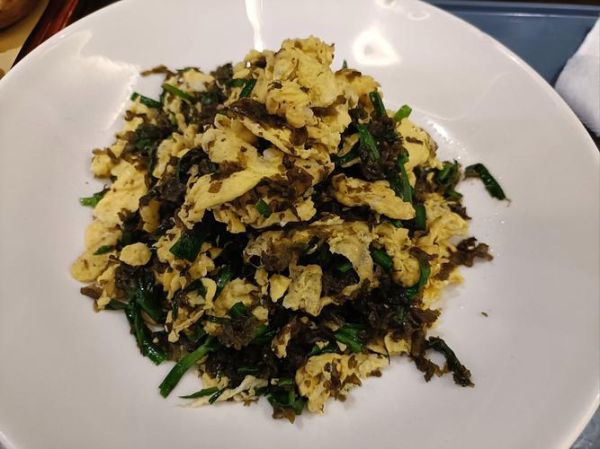 地皮菜炒鸡蛋怎么炒不腥_地皮菜炒鸡蛋窍门-第2张图片-山城妙识