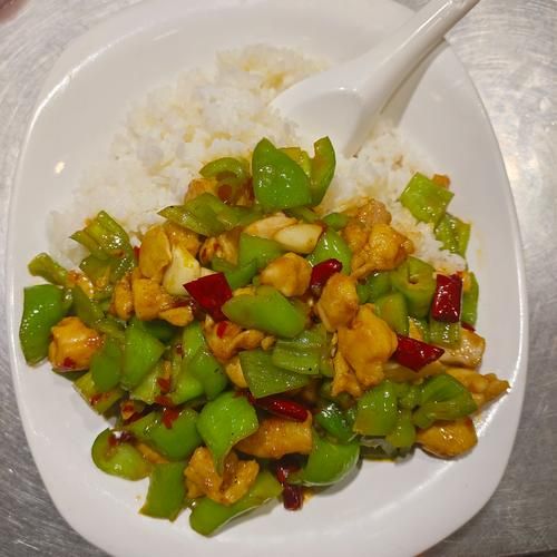 辣子鸡丁盖浇饭怎么做_辣子鸡丁盖浇饭热量高吗-第2张图片-山城妙识 辣子鸡丁盖浇饭怎么做_辣子鸡丁盖浇饭热量高吗-第2张图片-山城妙识