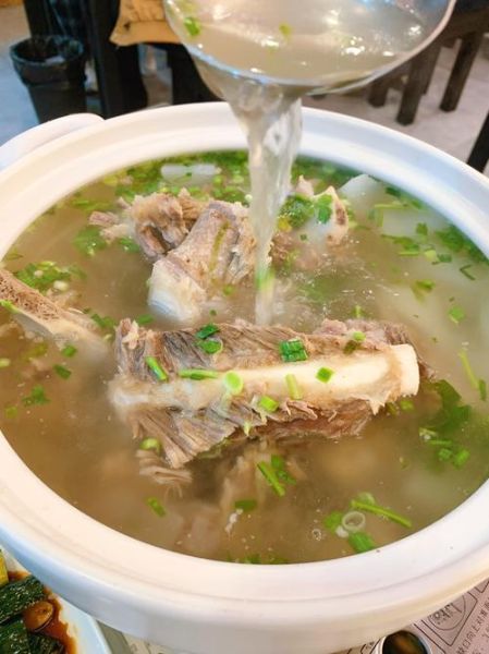 牛骨炖什么利小孩长高_牛骨汤加什么食材促进骨骼发育-第1张图片-山城妙识