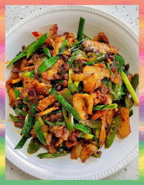 青椒回锅肉怎么做才正宗_四川家常做法-第2张图片-山城妙识 青椒回锅肉怎么做才正宗_四川家常做法-第2张图片-山城妙识