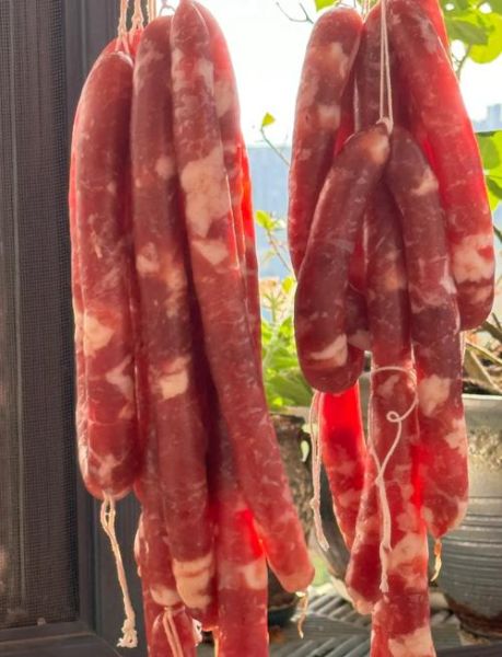 广式腊肠炒之前要不要煮_腊肠焯水正确方法-第1张图片-山城妙识