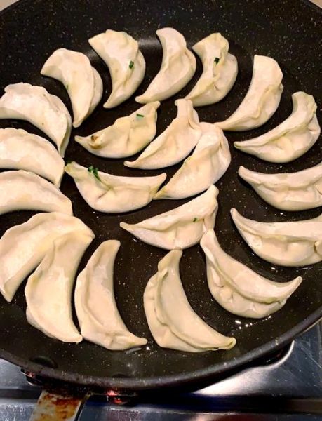 速冻饺子怎么煎不破_速冻饺子煎多久才熟-第2张图片-山城妙识 速冻饺子怎么煎不破_速冻饺子煎多久才熟-第2张图片-山城妙识