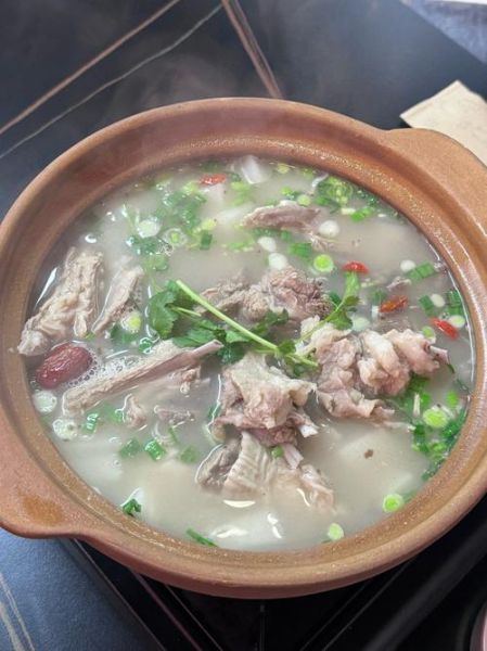 羊排煲汤要配什么材料_羊排煲汤放什么配料好喝-第3张图片-山城妙识