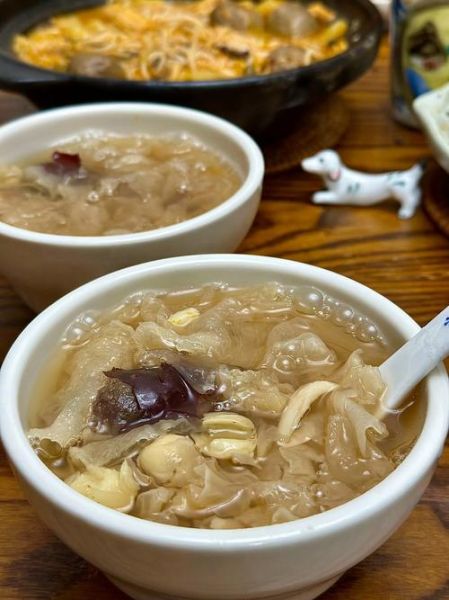 银耳莲子羹怎么做粘稠_银耳莲子羹出胶技巧-第3张图片-山城妙识