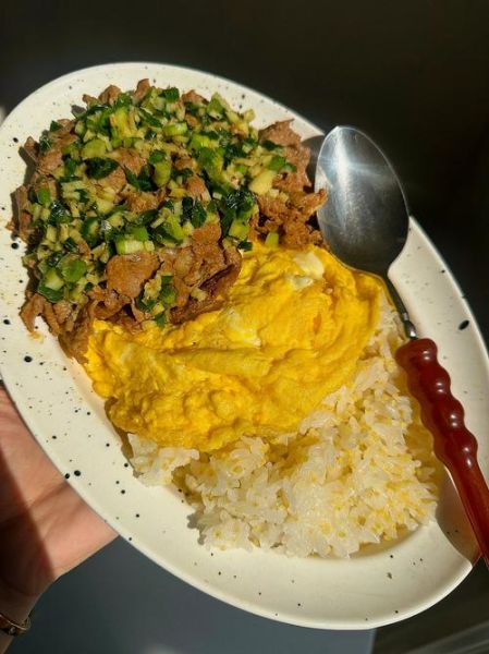 葱爆牛肉盖浇饭怎么做_家常牛肉盖浇饭做法-第3张图片-山城妙识