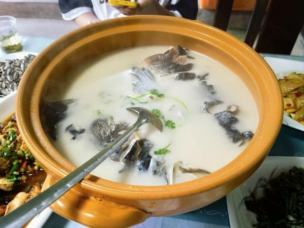 清汤鱼头怎么做_鱼头汤去腥技巧-第1张图片-山城妙识