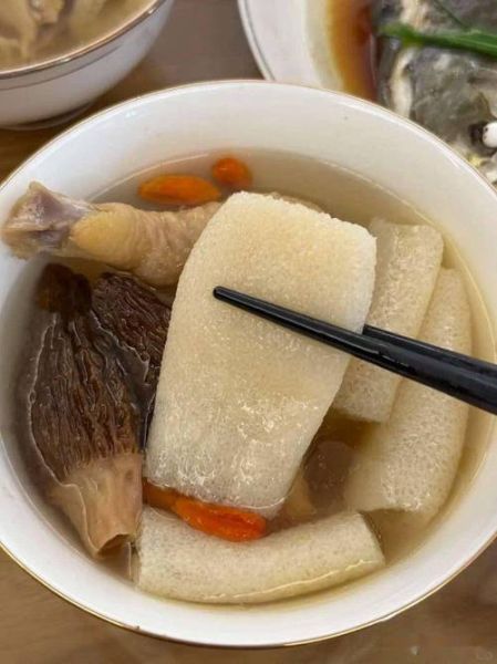 竹荪煲鸡汤的做法_竹荪鸡汤的功效与禁忌-第2张图片-山城妙识 竹荪煲鸡汤的做法_竹荪鸡汤的功效与禁忌-第2张图片-山城妙识