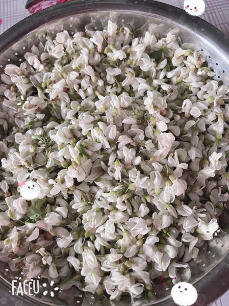 洋槐花包饺子怎么做_洋槐花饺子馅怎么调-第1张图片-山城妙识 洋槐花包饺子怎么做_洋槐花饺子馅怎么调-第1张图片-山城妙识