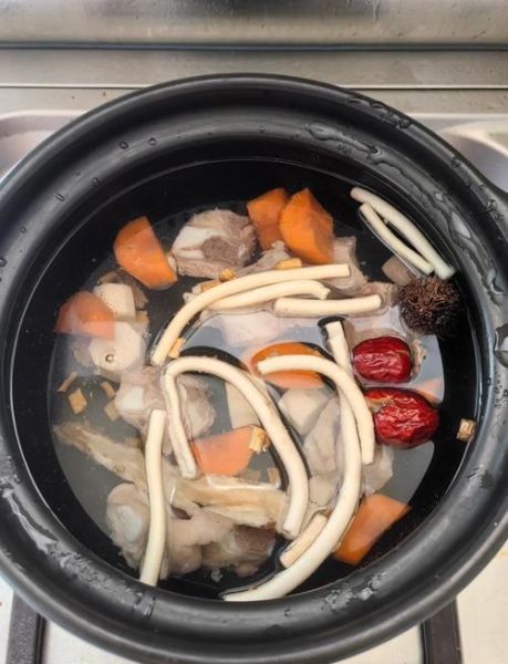 排骨和什么一起炖下奶_月子排骨汤怎么炖最下奶-第2张图片-山城妙识