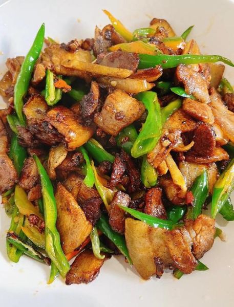 青椒回锅肉怎么做_青椒回锅肉用哪块肉-第3张图片-山城妙识