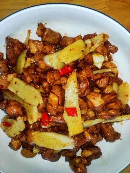 鸭肉和什么一起炒好吃_鸭肉炒什么配菜最香-第1张图片-山城妙识