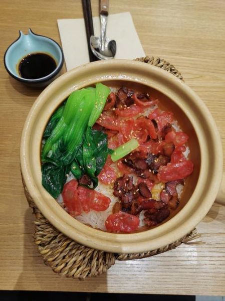 香肠煲仔饭怎么做_香肠煲仔饭用什么香肠-第1张图片-山城妙识