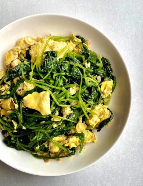 菠菜炒鸡蛋怎么炒才嫩_菠菜炒鸡蛋要不要焯水-第1张图片-山城妙识 菠菜炒鸡蛋怎么炒才嫩_菠菜炒鸡蛋要不要焯水-第1张图片-山城妙识