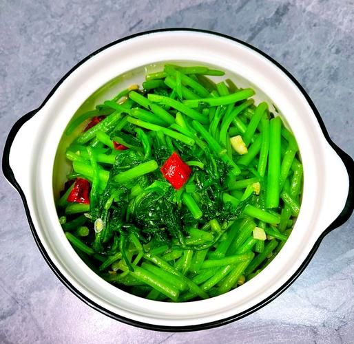 茼蒿怎么炒好吃_家常炒茼蒿菜做法-第1张图片-山城妙识