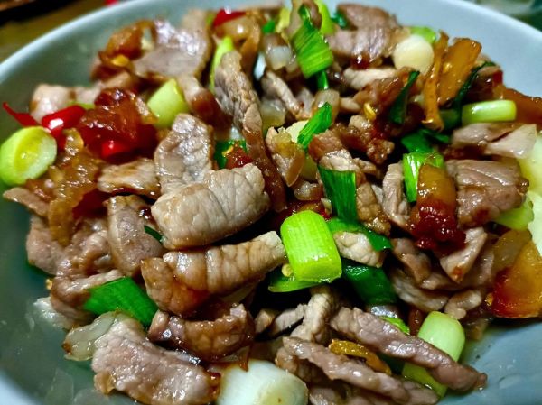 普通猪肉怎么炒才嫩_家常猪肉单炒技巧-第2张图片-山城妙识