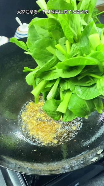 蒜蓉青菜怎么炒好吃_蒜蓉青菜要不要焯水-第3张图片-山城妙识 蒜蓉青菜怎么炒好吃_蒜蓉青菜要不要焯水-第3张图片-山城妙识