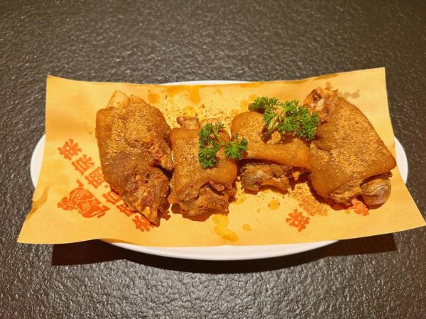 正宗脆皮猪脚怎么做_脆皮猪脚配方与火候秘诀-第1张图片-山城妙识 正宗脆皮猪脚怎么做_脆皮猪脚配方与火候秘诀-第1张图片-山城妙识