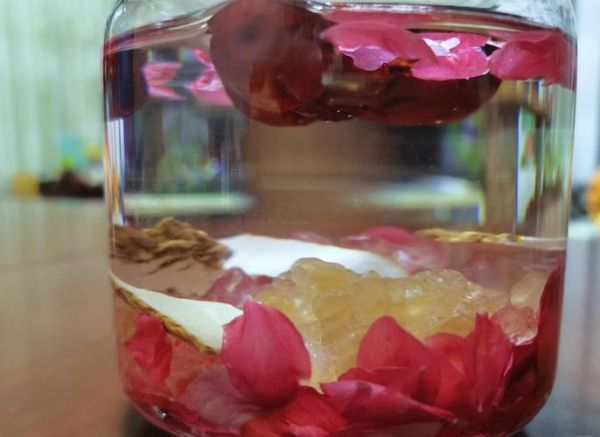 桃花白芷酒比例是多少_如何泡制桃花白芷酒-第3张图片-山城妙识