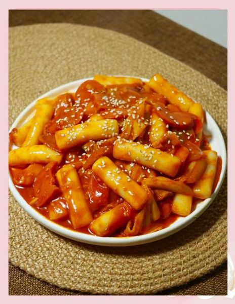 辣炒年糕怎么炒才软糯入味_辣炒年糕用什么辣酱最好-第1张图片-山城妙识 辣炒年糕怎么炒才软糯入味_辣炒年糕用什么辣酱最好-第1张图片-山城妙识