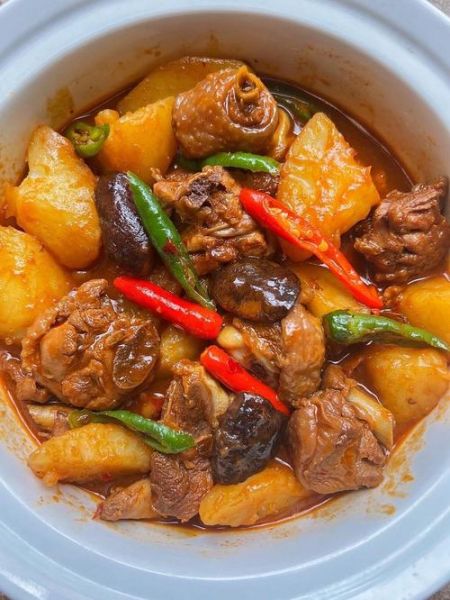 土豆红烧鸡怎么做_家常做法步骤详解-第1张图片-山城妙识 土豆红烧鸡怎么做_家常做法步骤详解-第1张图片-山城妙识