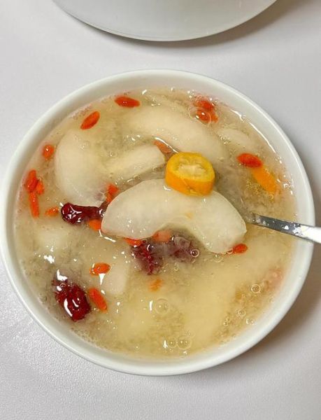 雪梨银耳汤能止咳吗_适合哪种咳嗽-第1张图片-山城妙识 雪梨银耳汤能止咳吗_适合哪种咳嗽-第1张图片-山城妙识