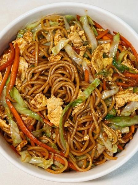 炒面用什么锅炒比较好吃_炒面用什么油炒比较好吃-第1张图片-山城妙识