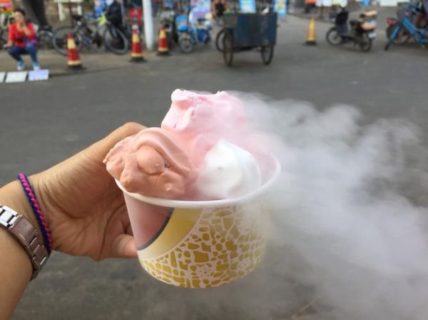 冒烟冰淇淋为什么会冒烟_液氮冰淇淋安全吗-第1张图片-山城妙识 冒烟冰淇淋为什么会冒烟_液氮冰淇淋安全吗-第1张图片-山城妙识