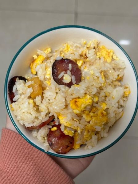腊肠炒饭怎么做_腊肠炒饭用生米还是熟米-第2张图片-山城妙识 腊肠炒饭怎么做_腊肠炒饭用生米还是熟米-第2张图片-山城妙识