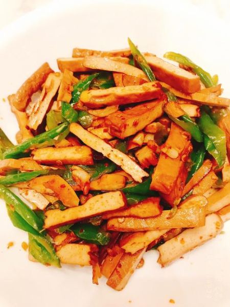 青椒炒豆干怎么炒好吃_青椒炒豆干热量高吗-第2张图片-山城妙识