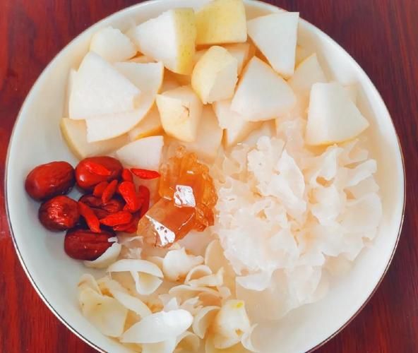 银耳百合汤能天天喝吗_长期饮用注意事项-第2张图片-山城妙识 银耳百合汤能天天喝吗_长期饮用注意事项-第2张图片-山城妙识