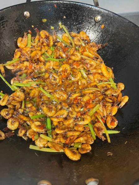 爆炒小河虾怎么做_小河虾要不要焯水-第2张图片-山城妙识 爆炒小河虾怎么做_小河虾要不要焯水-第2张图片-山城妙识