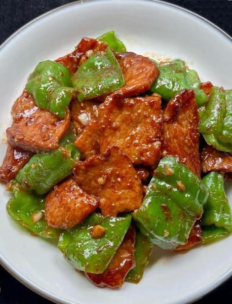 青椒炒瘦肉怎么炒才好吃_瘦肉嫩滑不柴的秘诀-第1张图片-山城妙识