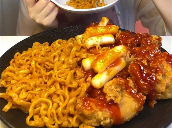 火鸡面吃播怎么做_火鸡面吃播用什么镜头-第3张图片-山城妙识