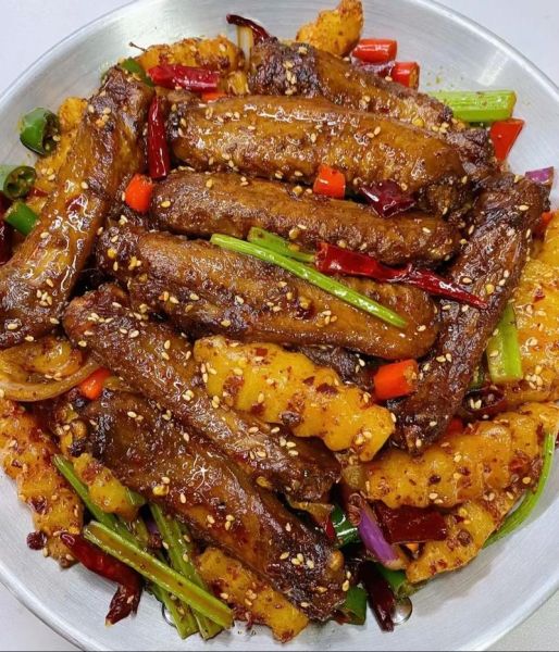 干锅鸭翅怎么做_干锅鸭翅家常做法-第1张图片-山城妙识