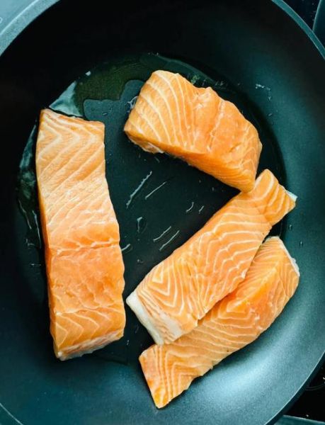 西红柿炒三文鱼怎么做_三文鱼炒西红柿好吃吗-第1张图片-山城妙识