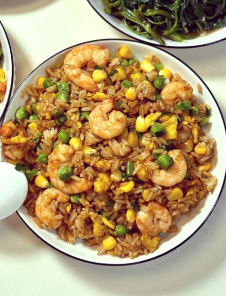 虾仁炒饭怎么炒_虾仁炒饭的做法步骤-第1张图片-山城妙识