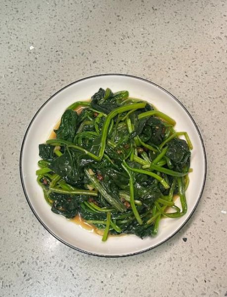 菠菜怎么炒好吃_家常菠菜做法100道-第1张图片-山城妙识 菠菜怎么炒好吃_家常菠菜做法100道-第1张图片-山城妙识
