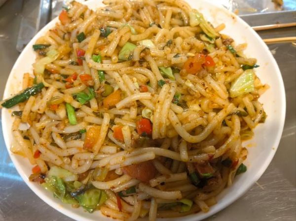 炒米线怎么炒不碎_家常炒米线做法视频-第1张图片-山城妙识