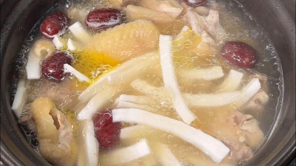 椰子炖鸡的功效与作用_椰子炖鸡什么人不能吃-第3张图片-山城妙识
