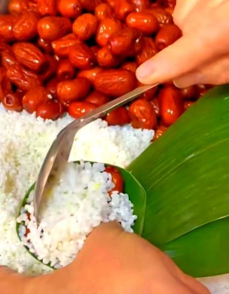 包粽子的糯米要放盐吗_粽子糯米要不要加盐-第1张图片-山城妙识